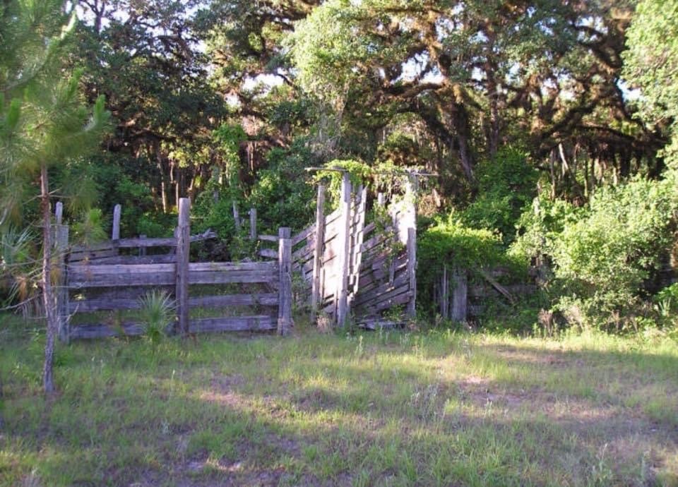 Examples of Fences, Pens, Corrals and Loading Chutes. – Angora Chronicles